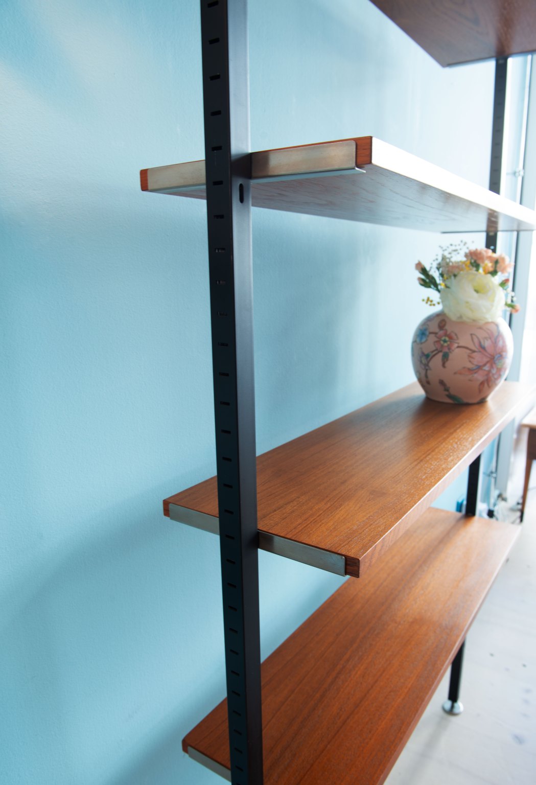 Telescopic Shelving Unit in Teak – heyday möbel