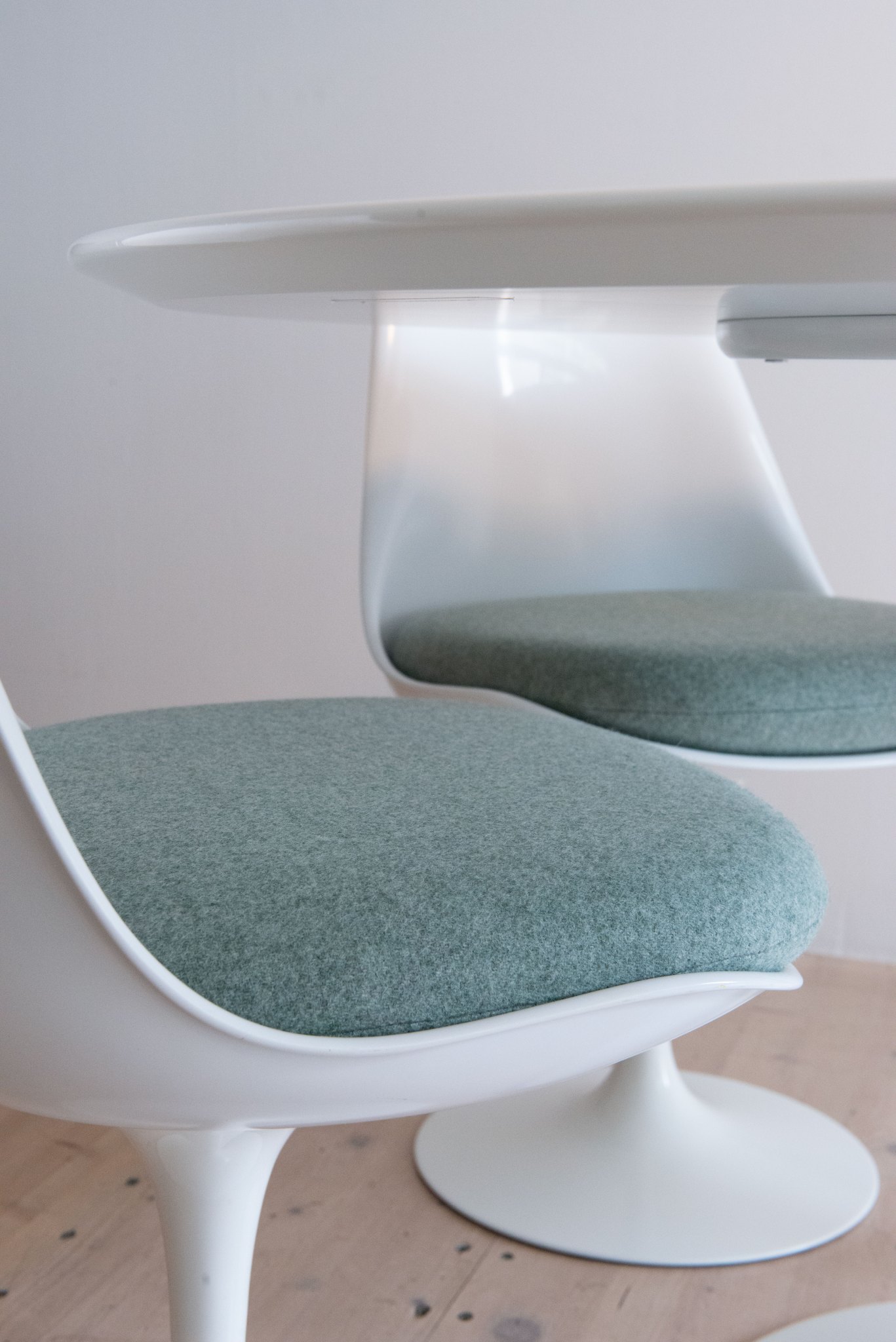 Eero Saarinen Tulip Set in Sage Green – heyday möbel