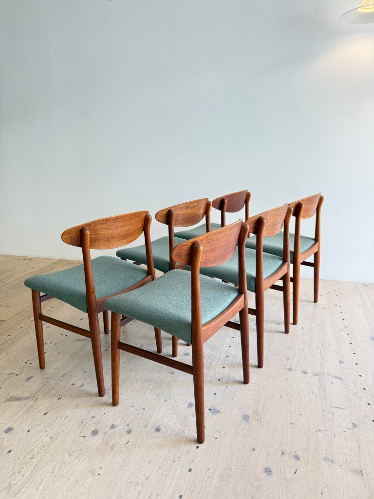 Ejnar Larsen & Aksel Bender Madsen Dining Set for Sale